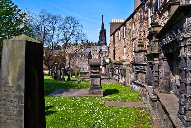 Visit Edinburgh Castle | Royal Mile | Holyroodhouse | New Town